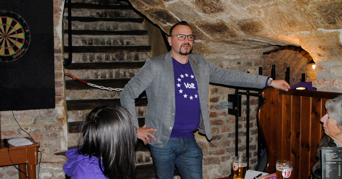 LGBTQ+ als Hauptthema im Bonner Gespräch mit Kandidaten – Volt Deutschland