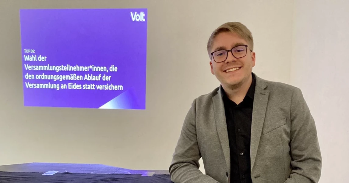 Der Volt-Direktkandidat Samuel Mergenthal kann mit über 200 gesammelten Unterschriften in den ...